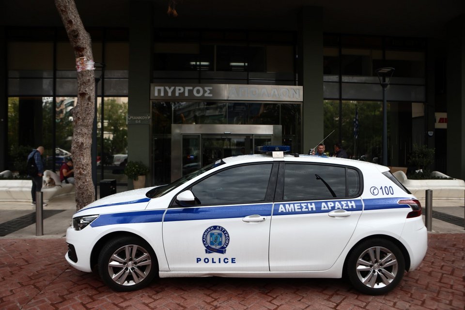 Σοκ στο κέντρο της Αθήνας -Άνδρας αυτοκτόνησε πέφτοντας από τον 24ο όροφο του πύργου «Απόλλων ...